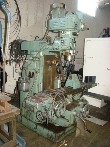 1981 Supermax YC-2GS Horizontal and Vertical Milling Machine (#4719)