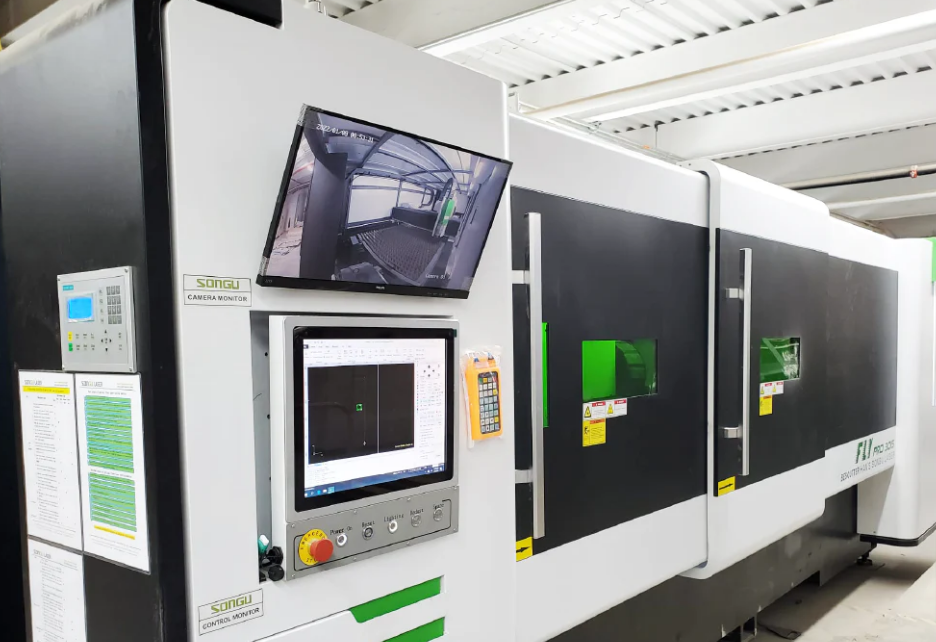 New Bescutter Flyspeed 8' X 20' Fiber Laser (#4905)