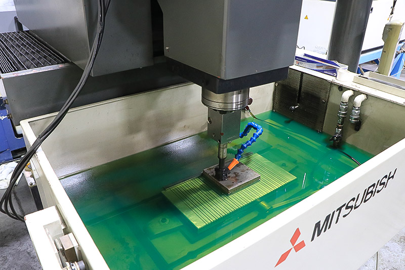 2005 Mitsubishi EA8 Sinker EDM (#4913)